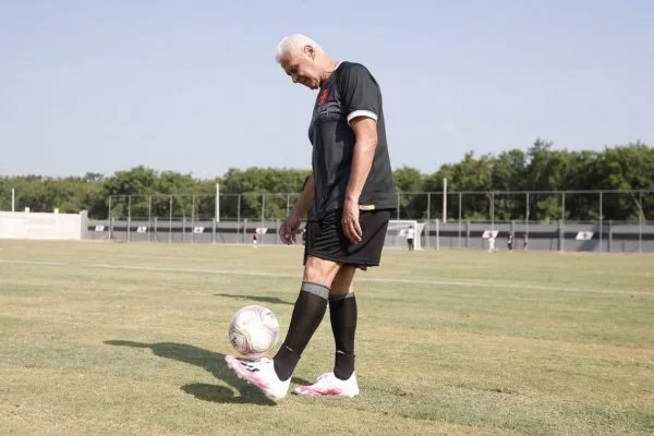 Grande ídolo do Vasco, Roberto Dinamite morre aos 68 anos